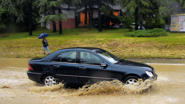 Šta raditi u slučaju poplave: Kako spasiti automobil od vode